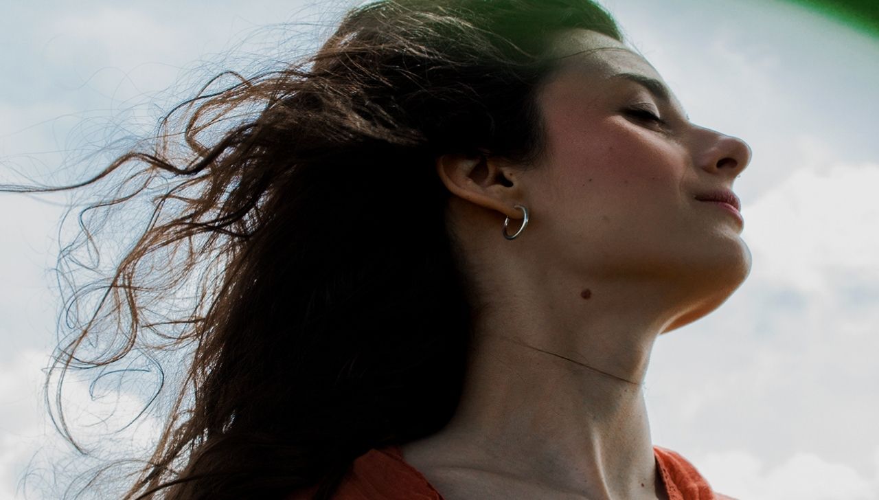 Alice Sacchi, l'esordio con il singolo "Il caffè": un inno ad amarsi e ...