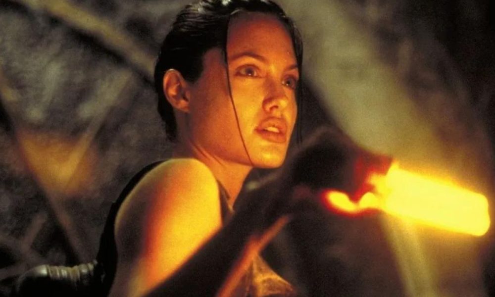 Lara Croft: Tomb Raider, la trama e il cast del film con Angelina Jolie
