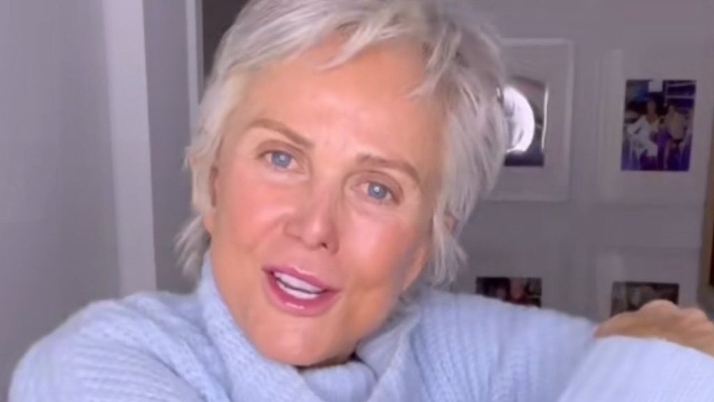 Chi è Hanya: la modella di 60 anni che sta spopolando su Tik Tok