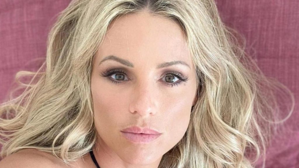 Michelle Hunziker mostra il lato B, è boom di critiche: "C'è anche papà ...