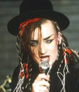 Chi è Boy George? La vita del famoso cantante britannico