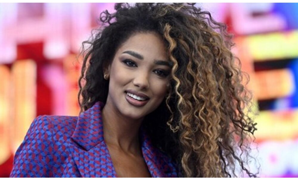 Samira Lui: La Showgirl che Conquista la TV Italiana